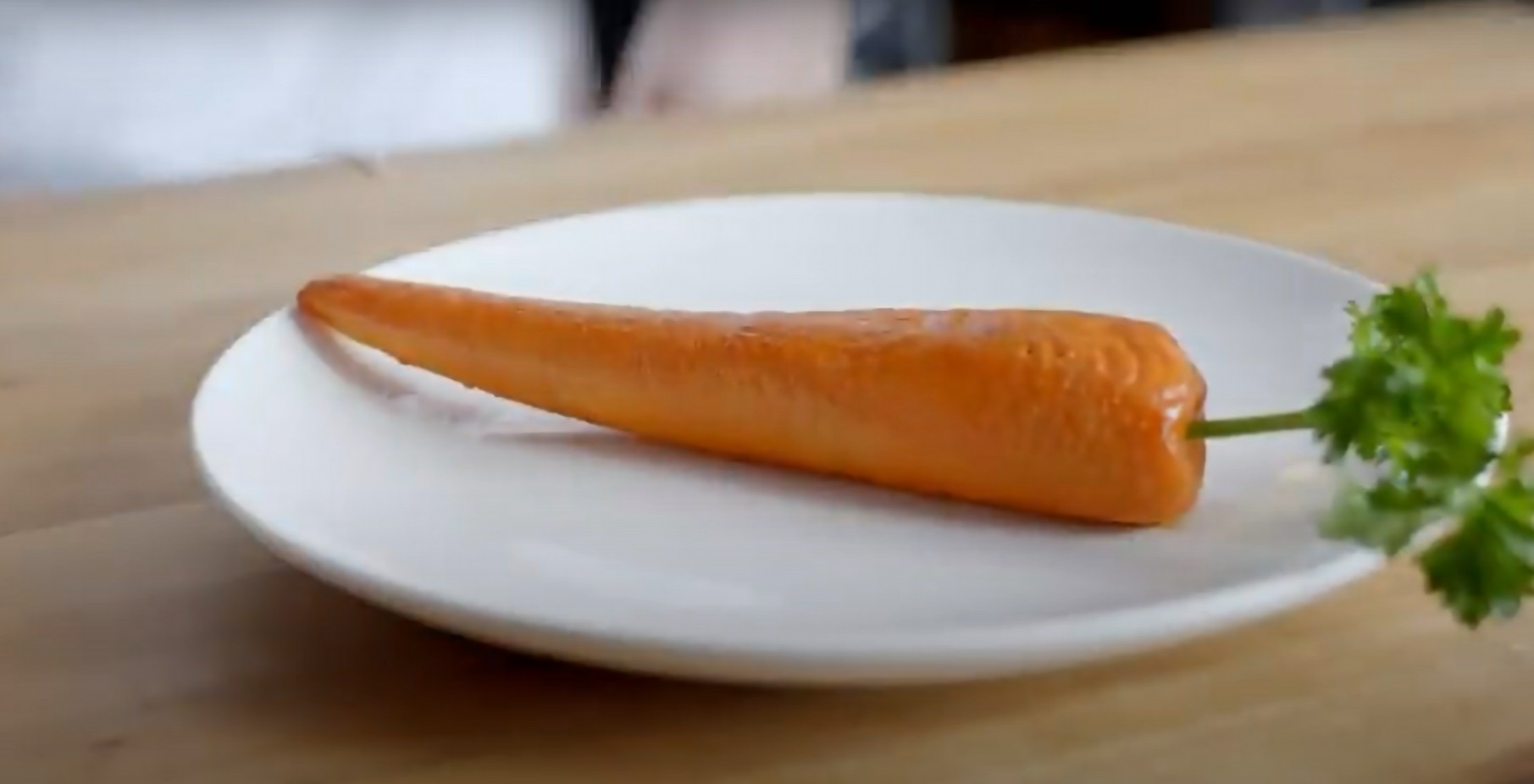 Deșteptarea: Un restaurant a prezentat un morcov făcut din carne, ca ...