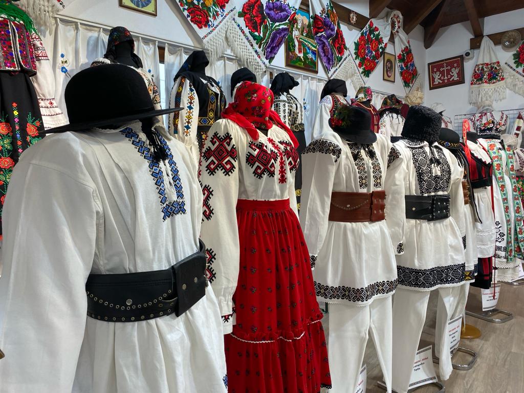 Virginia Linul, femeia care are grijă de costumul nostru popular ...