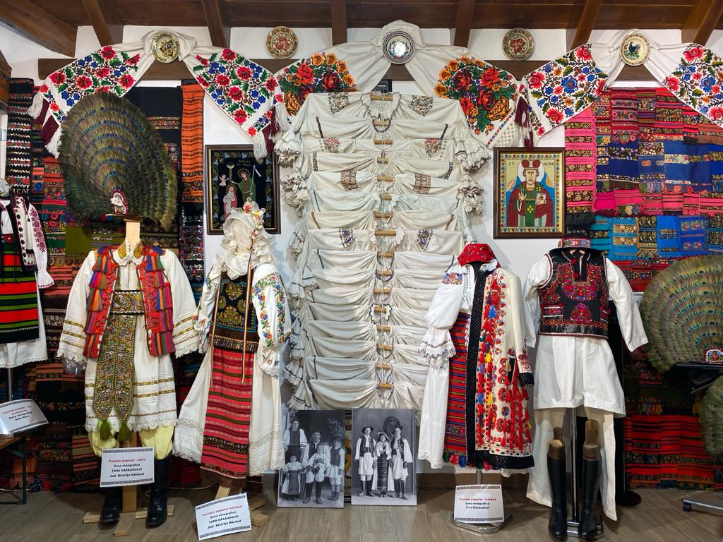 Virginia Linul, femeia care are grijă de costumul nostru popular ...