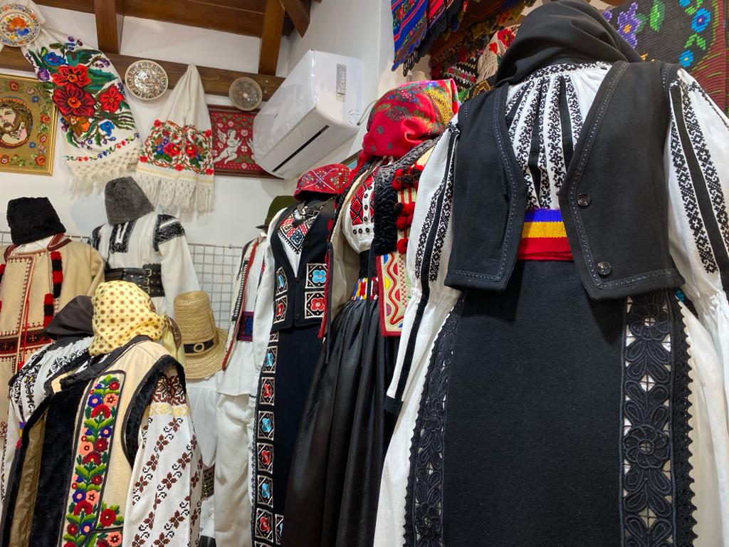 Virginia Linul, femeia care are grijă de costumul nostru popular ...