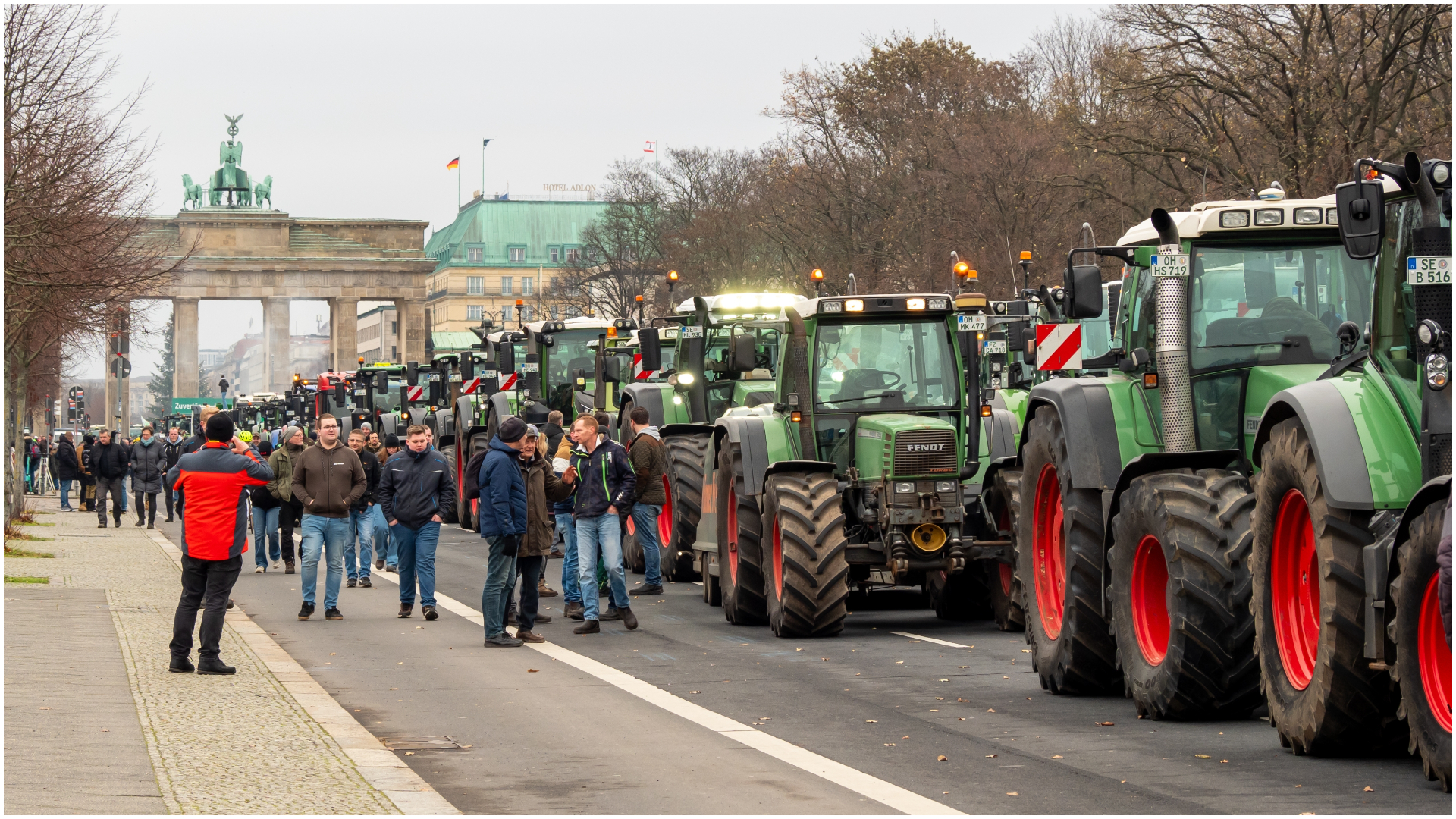 Fermierii continuă protestele în Europa. Agricultorii, în continuare ...