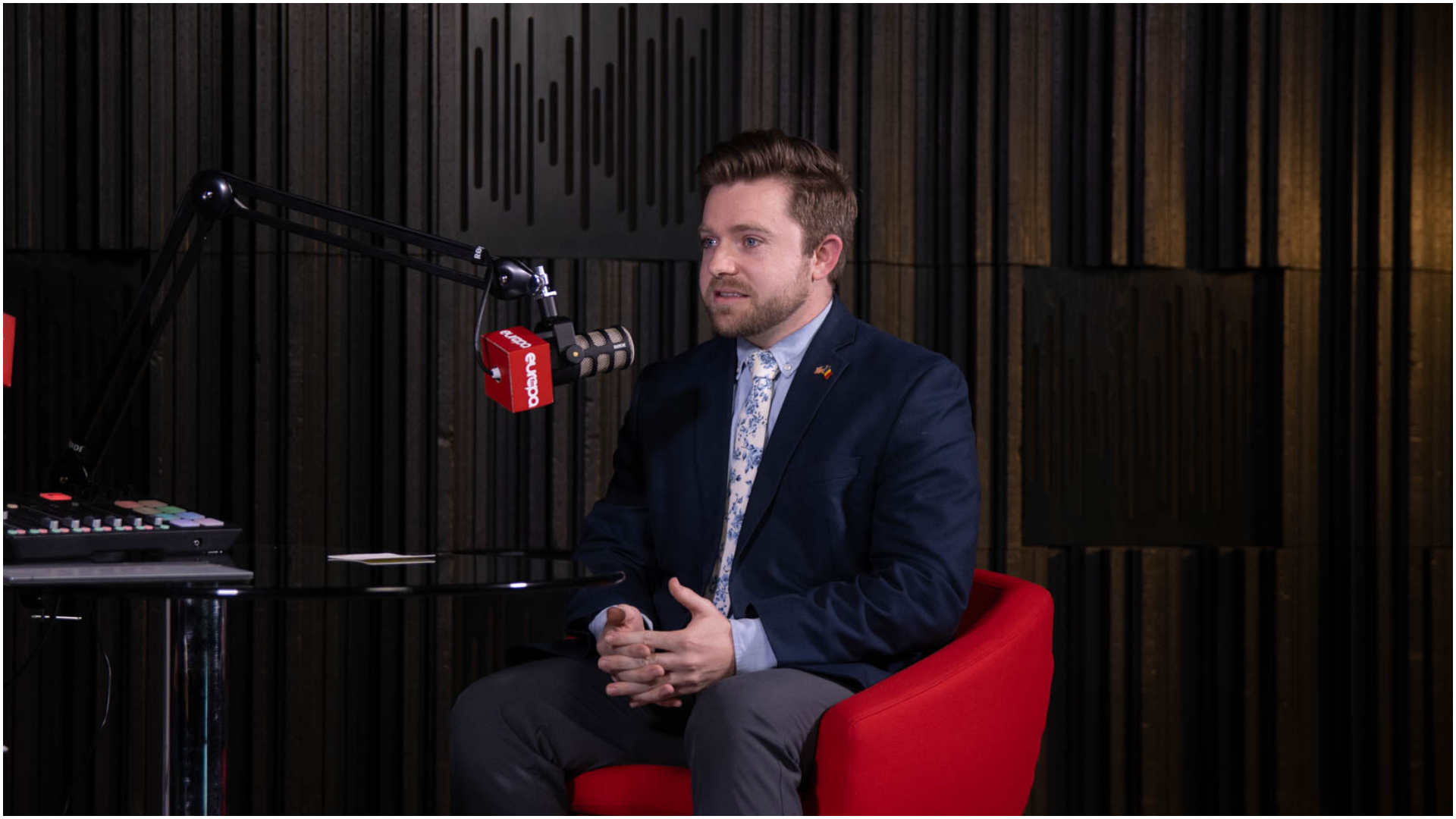 Românii, chemați să își reînnoiască vizele pentru SUA fără interviu ...