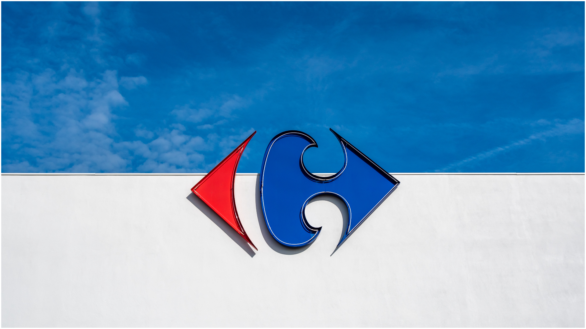 Reacția Carrefour România în urma protestului la care 7000 de angajați ...