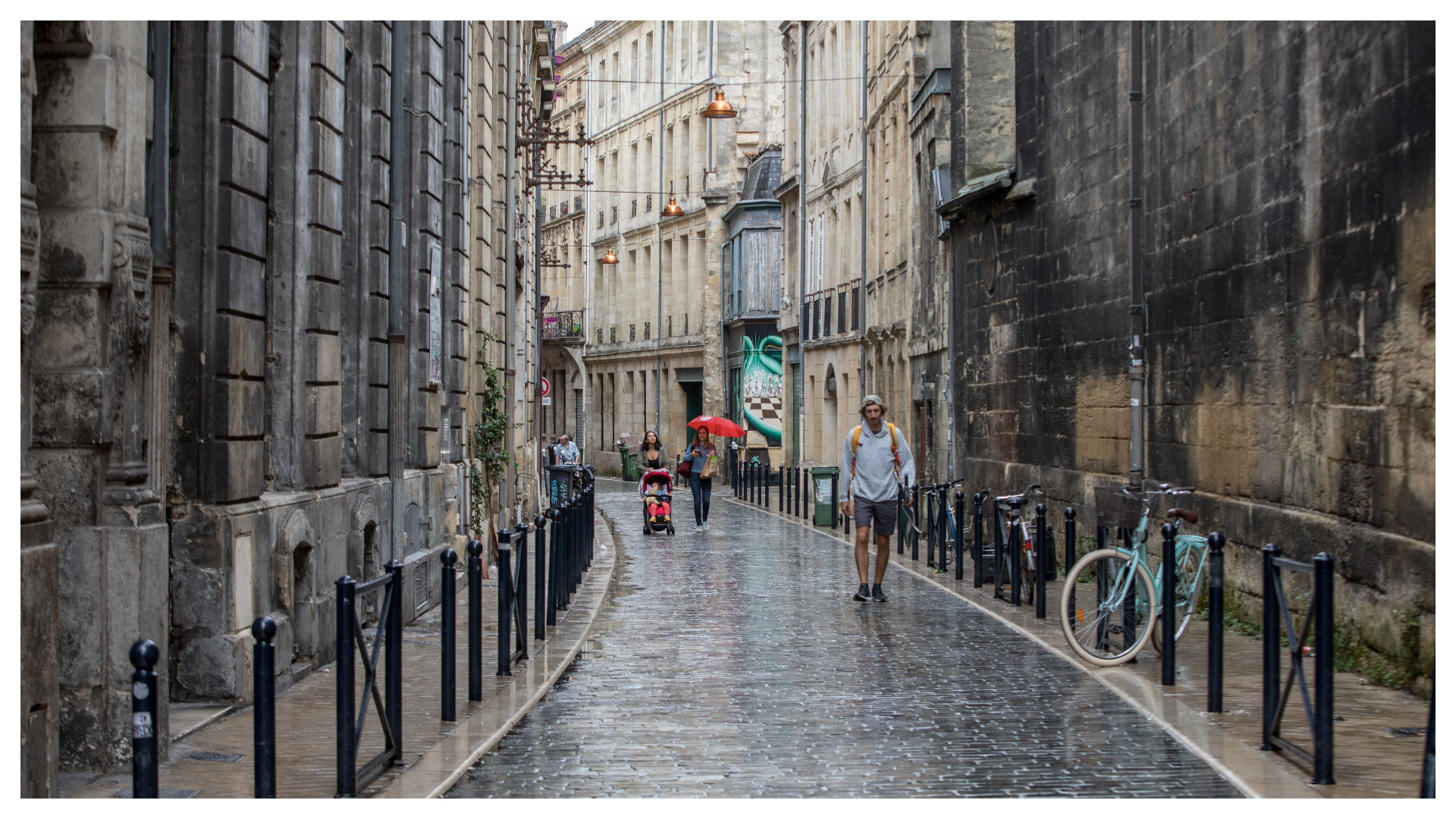 Franța: Cod portocaliu de ploi și inundații în sudul țării. MAE ...