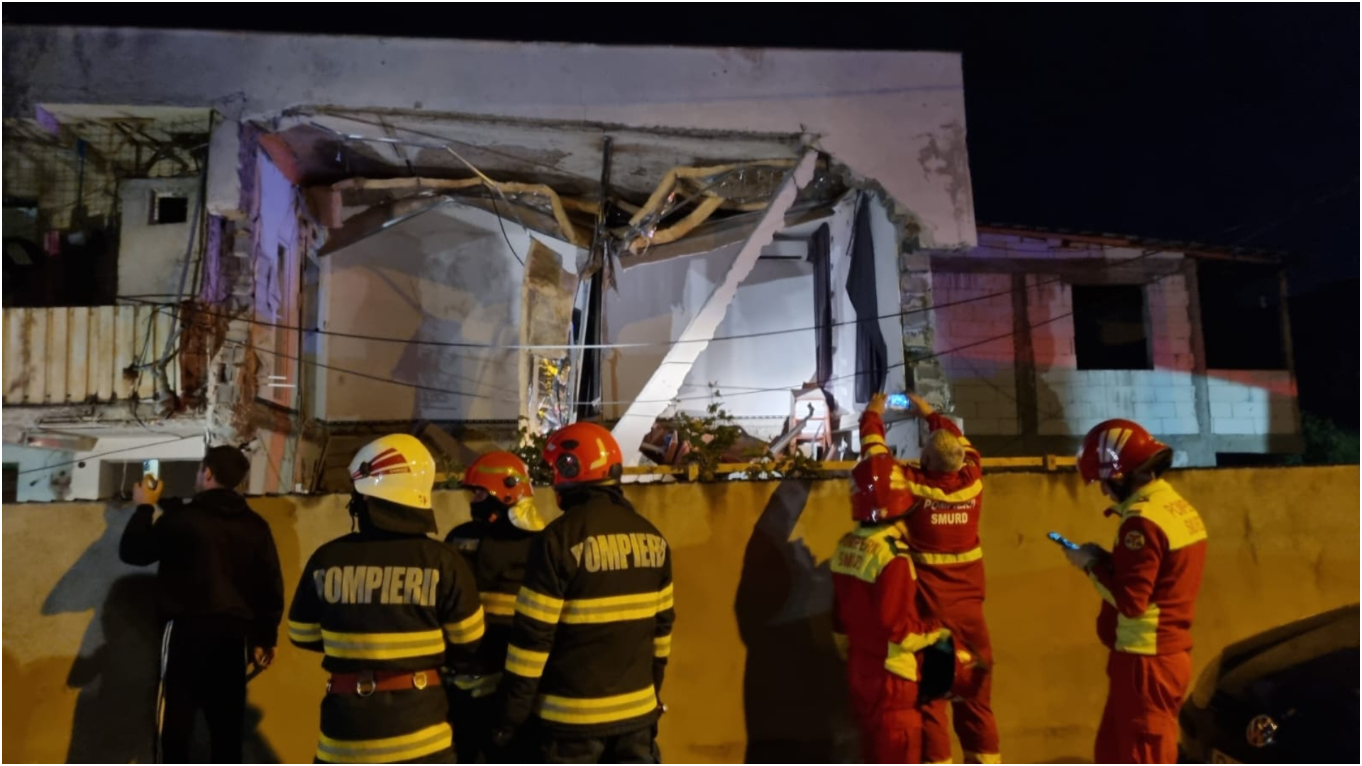 Explozia din blocul de nefamiliști din Craiova ar fi fost provocată de o acumulare de gaze ...