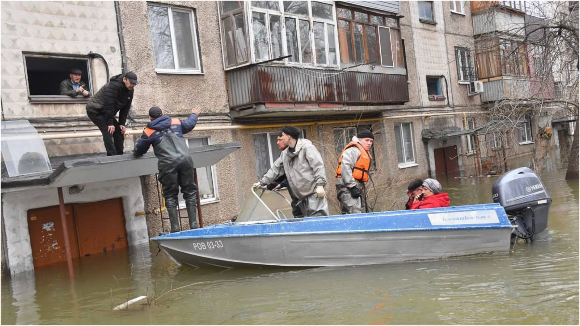 Inundații masive în Rusia. Peste 10.000 de locuințe din regiunile ...