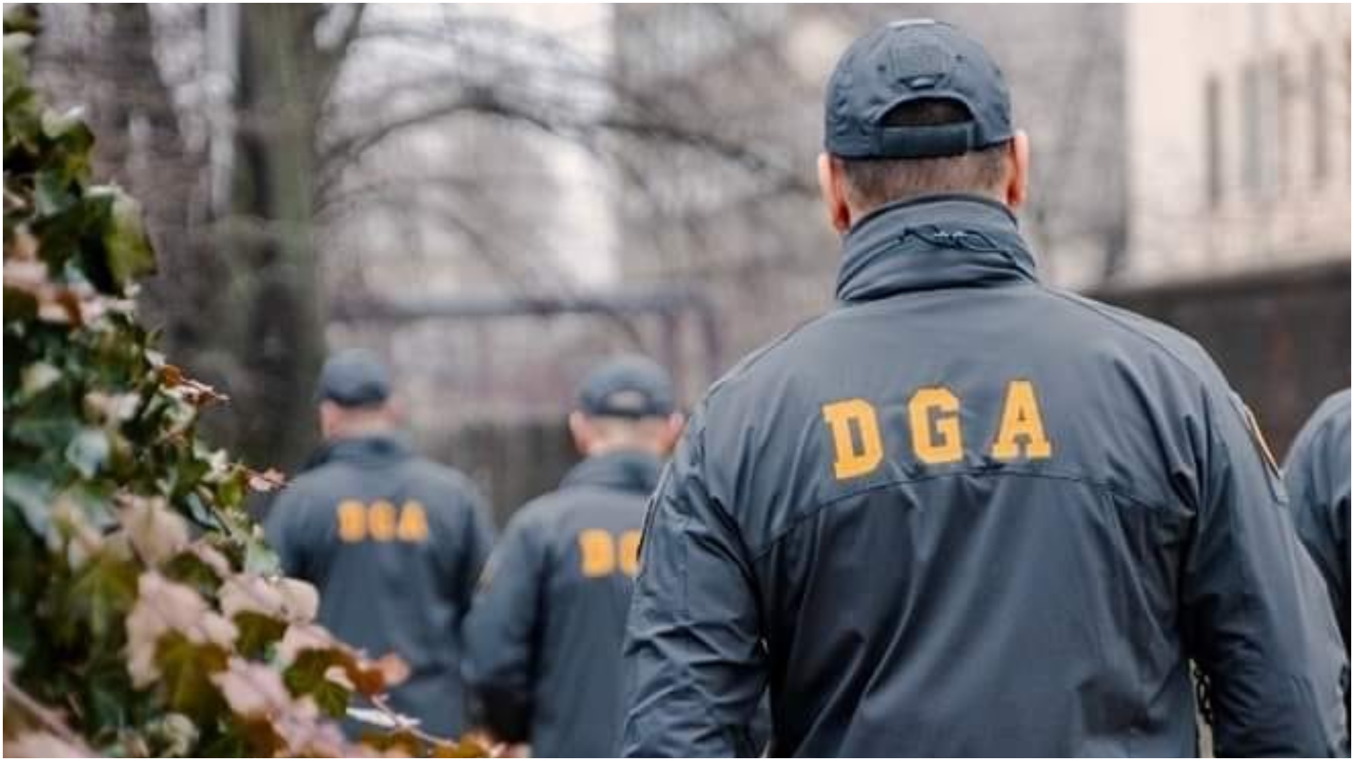 Percheziții ale DGA la Poliția Locală Sector 1. Trei polițiști au fost ...