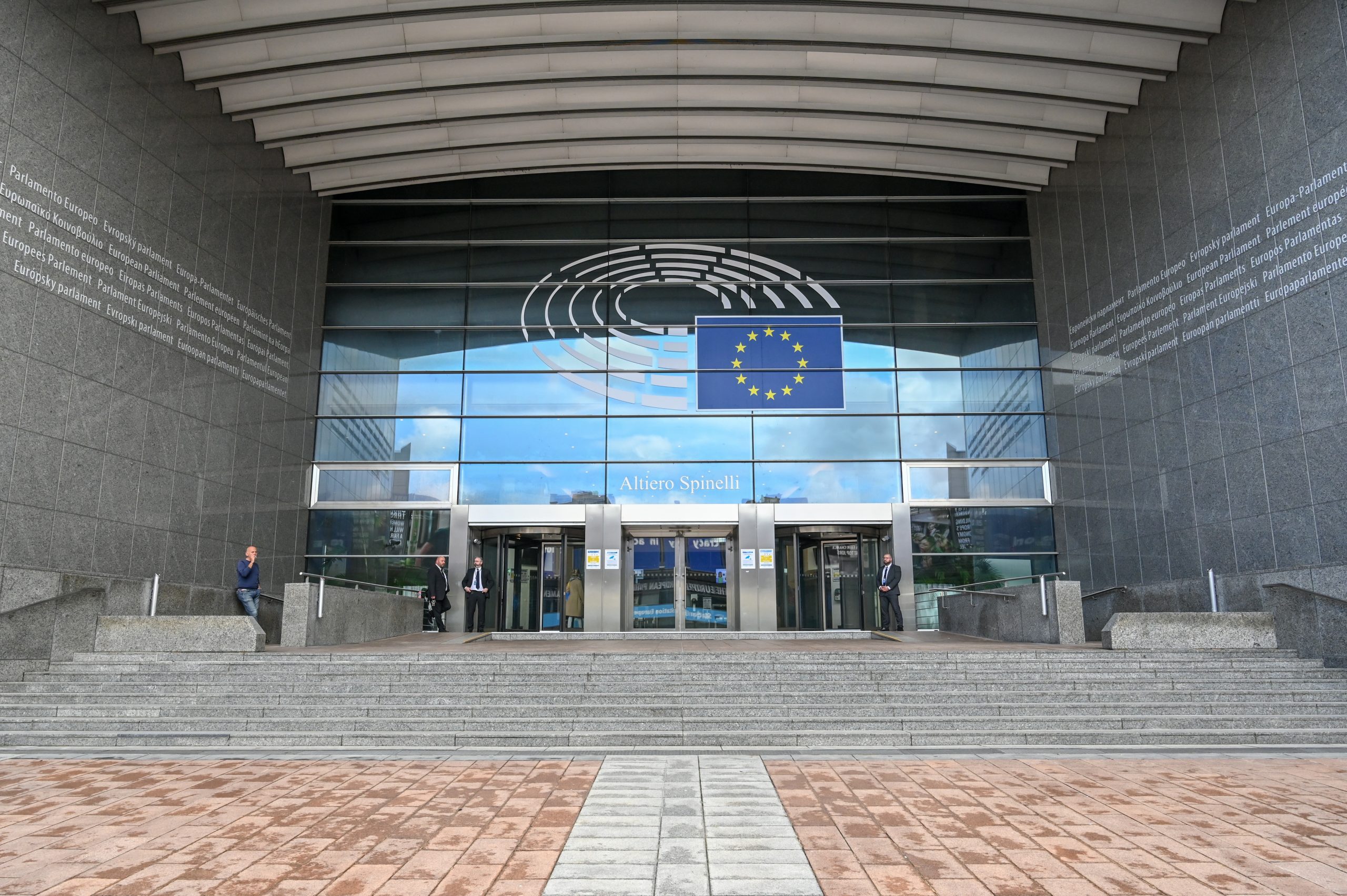 Vot așteptat azi în Parlamentul European. România cere Comisiei ...