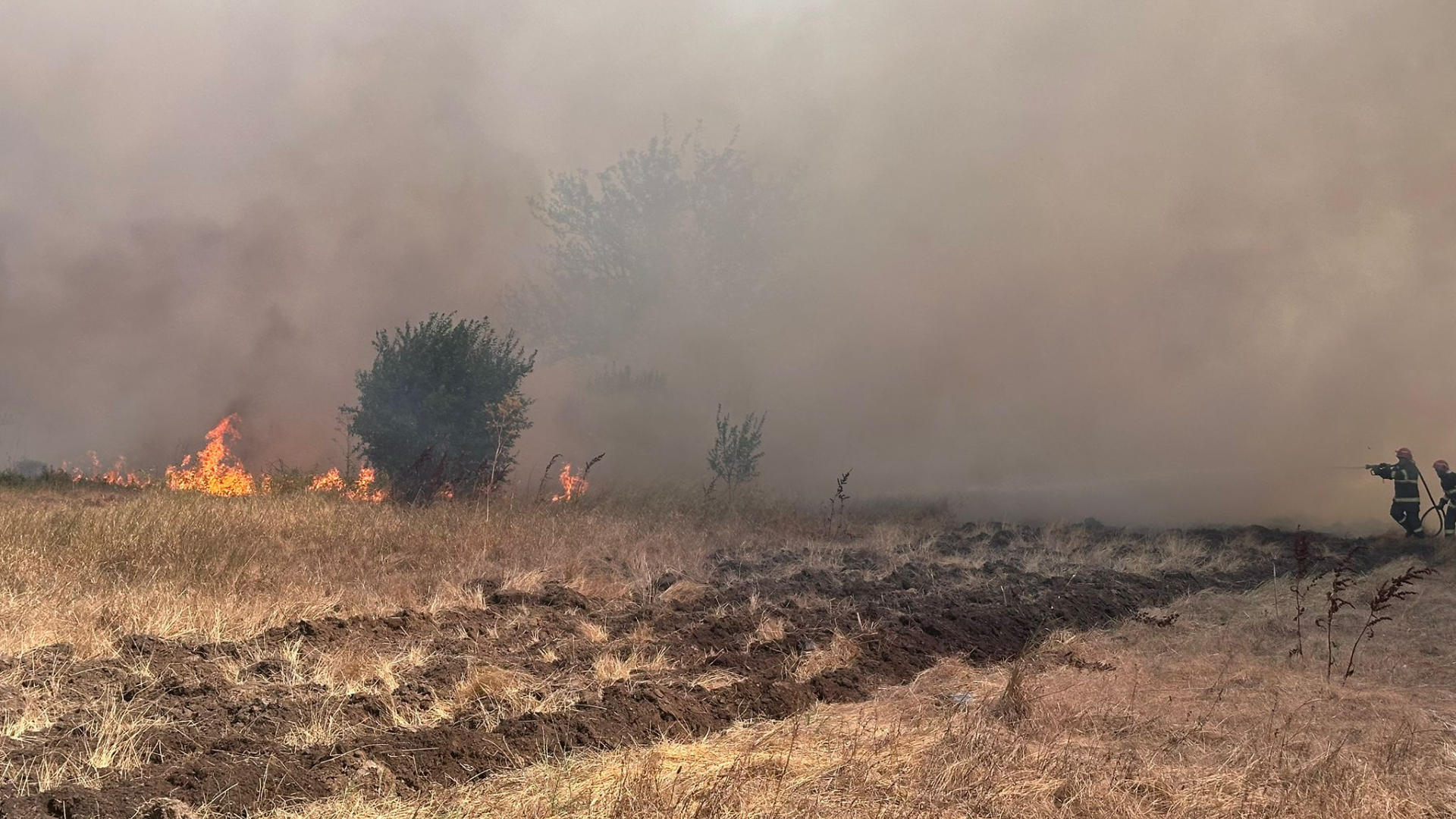 Constanța: Circulația trenurilor, oprită în urma incendiului de ...