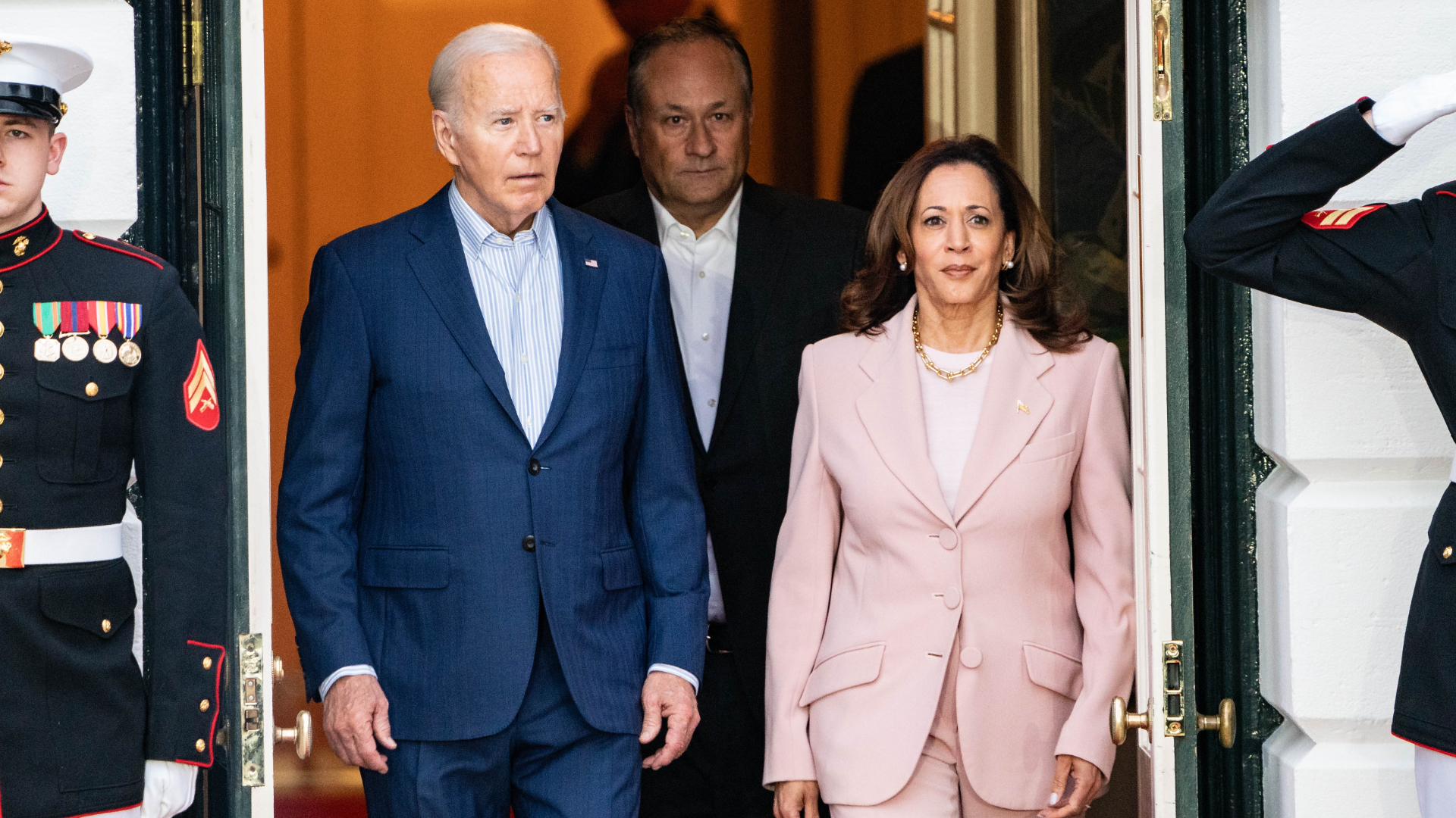 Kamala Harris, în conferință de presă. Prima apariție publică de la ...