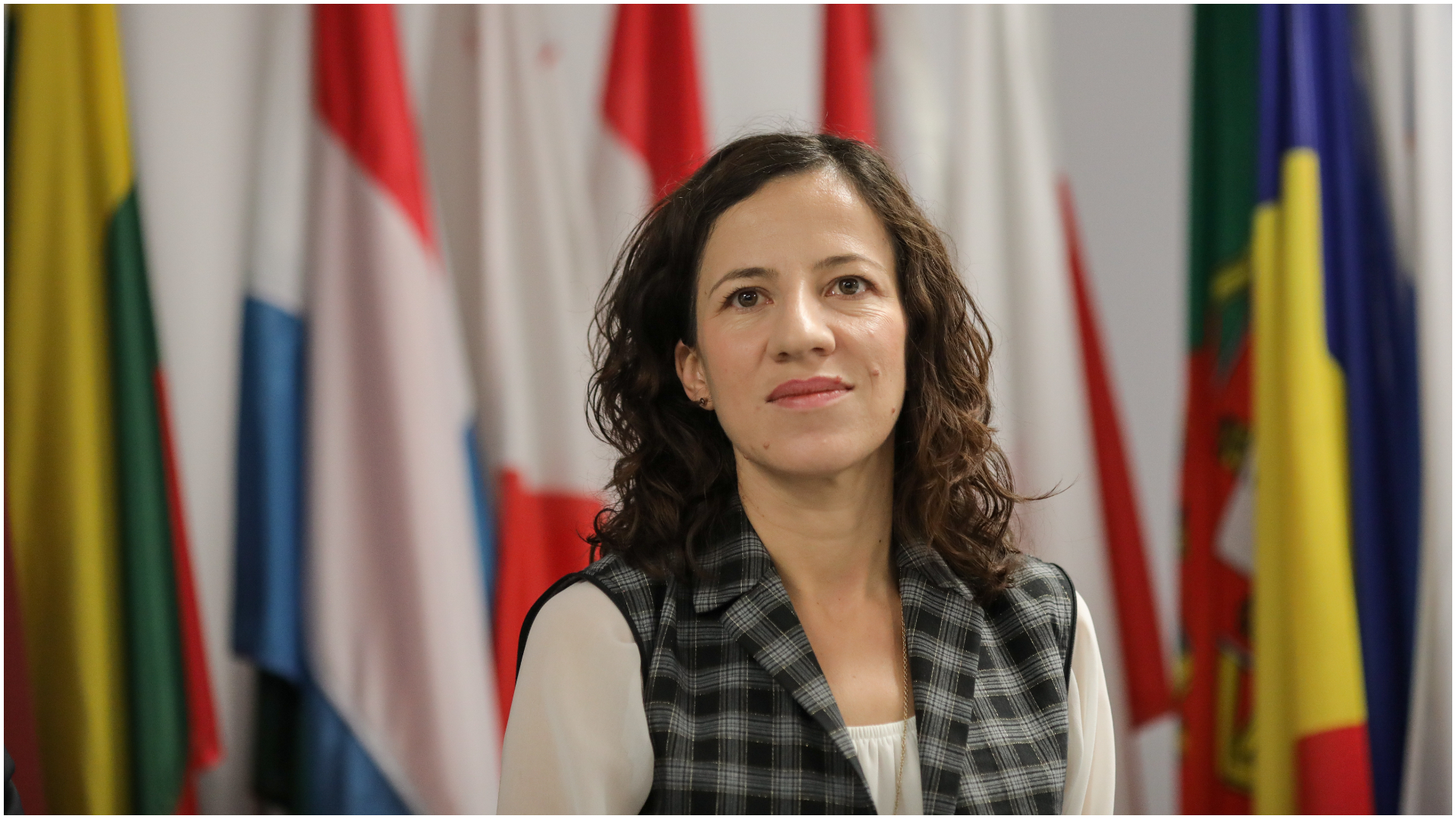 Cine este Roxana Mînzatu, desemnată de Ursula von der Leyen pentru funcția de vicepreședinte al ...