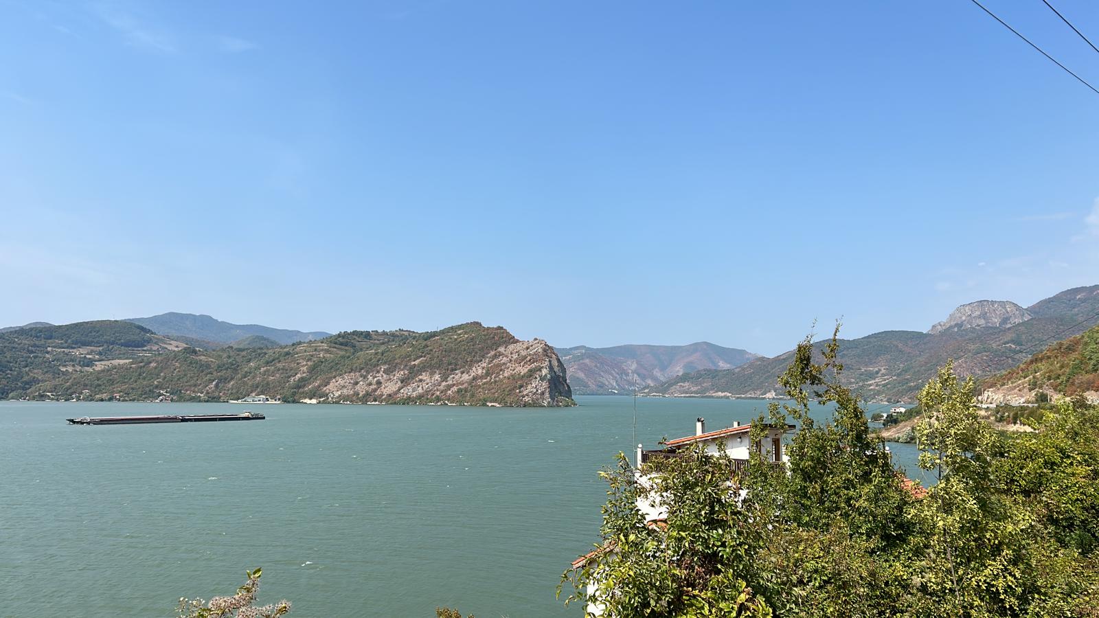 Pregătiri pentru viitura așteptată pe Dunăre. Primarul comunei Rast ...