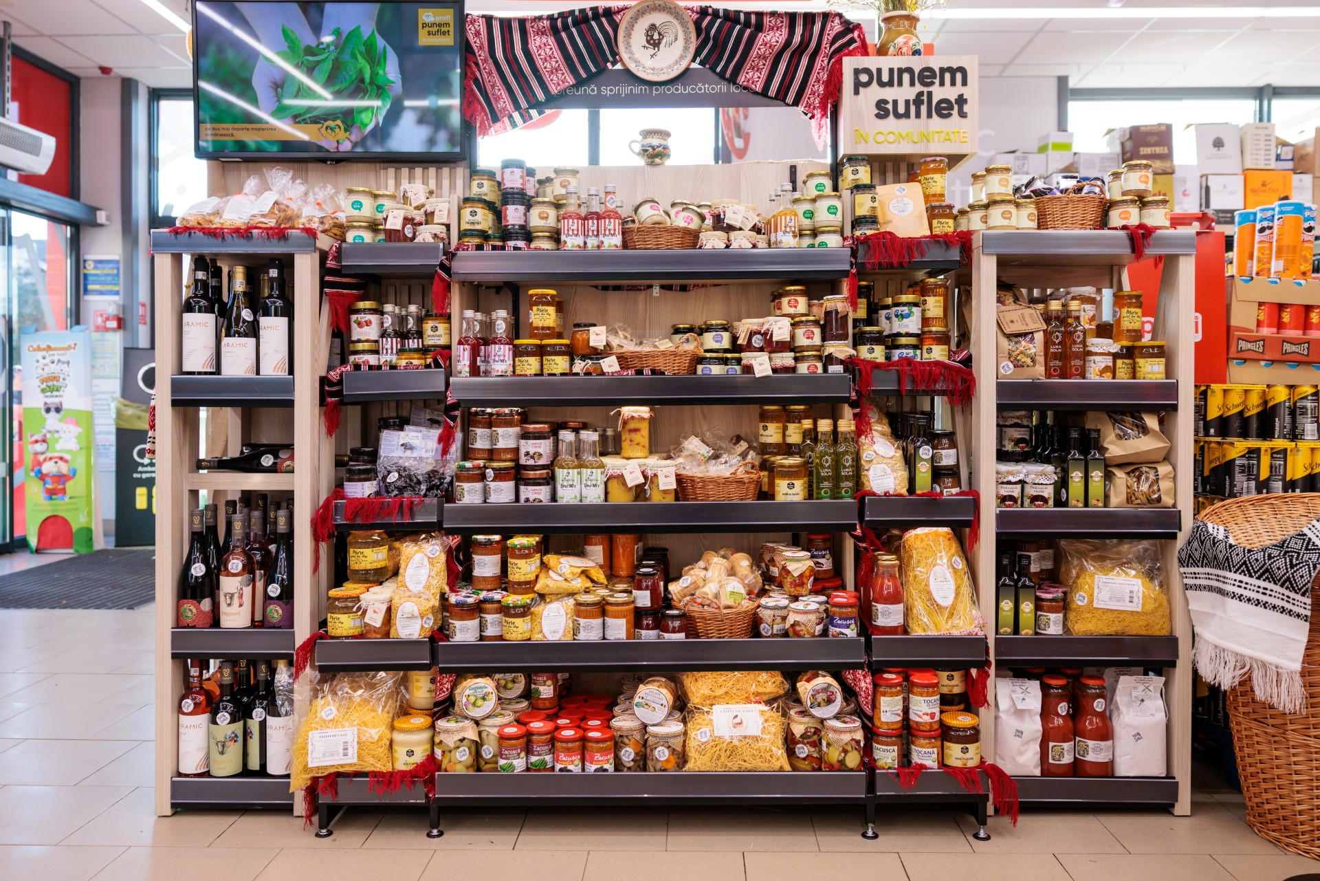 Raftul cu Bunătăți Locale aduce în magazine gustul autentic și sănătos oferit de micii ...