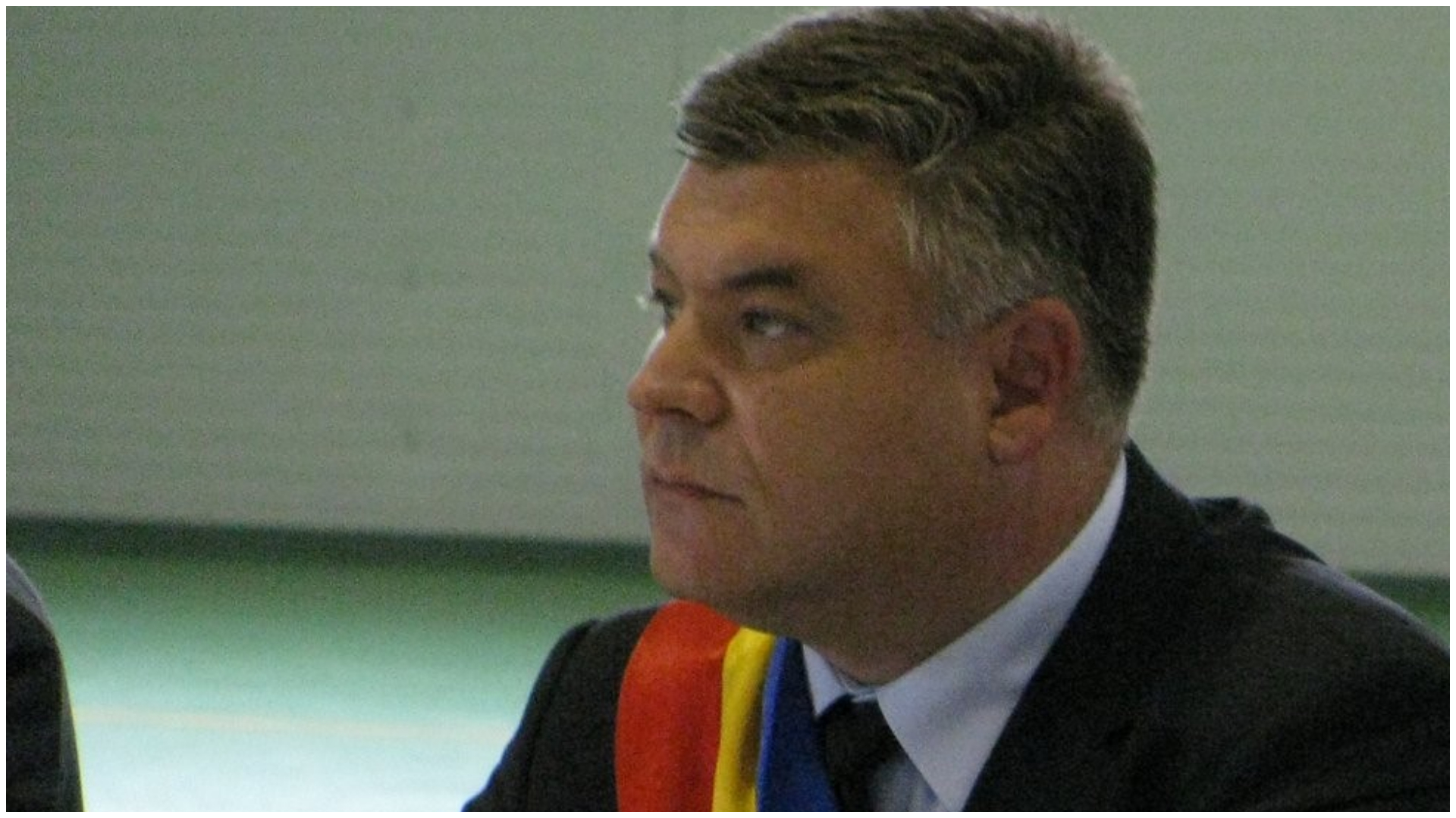 Vâlcea: Primarul orașului Brezoi, suspendat din funcție după ce instanța l-a plasat sub control ...