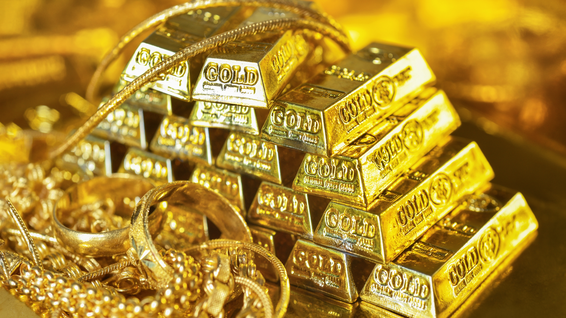 Aurul a depășit pentru prima dată peste 3.000 de dolari pe uncie. În România, un gram de aur ...