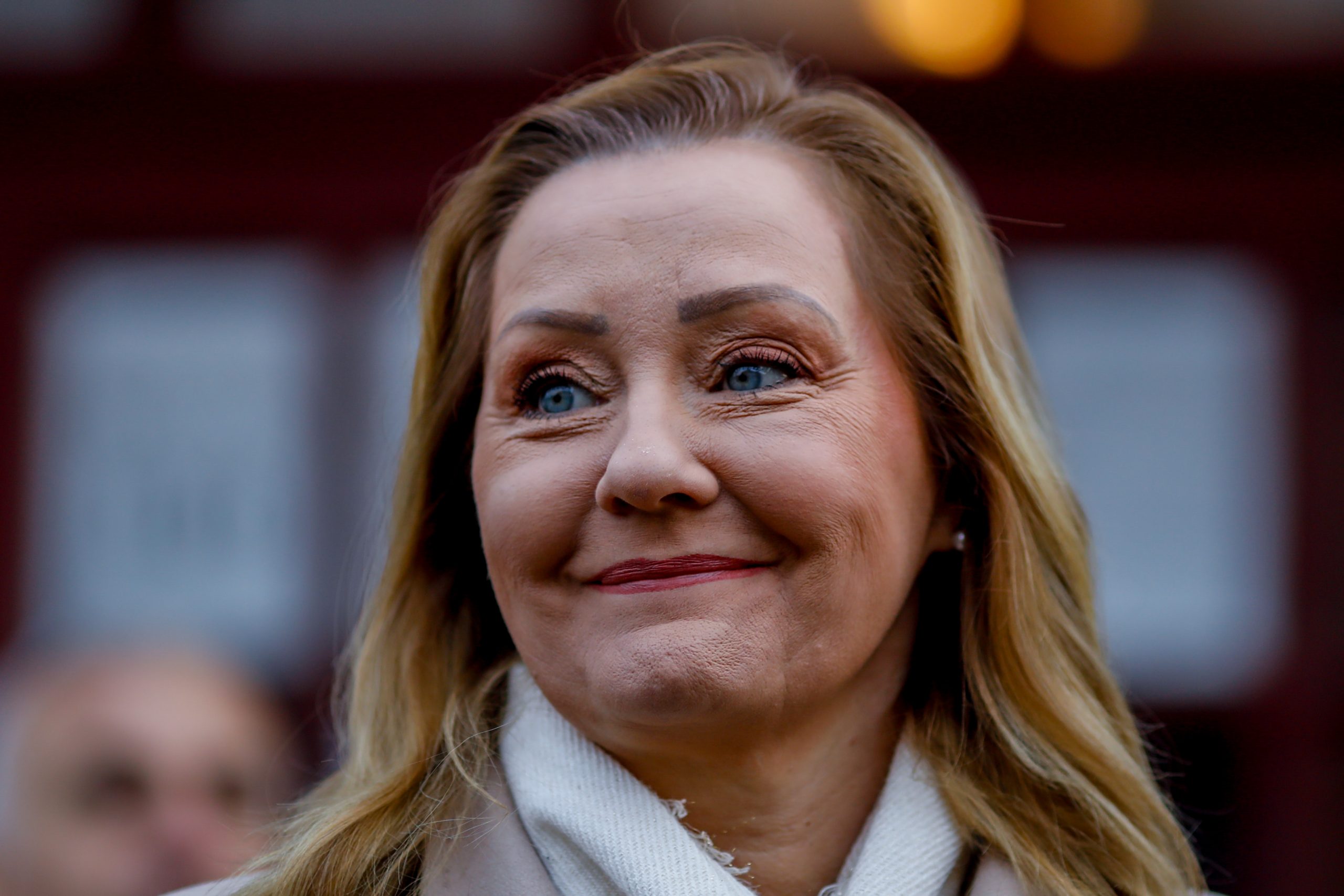 Elena Lasconi și-a depus la BEC dosarul de candidatură pentru alegerile ...