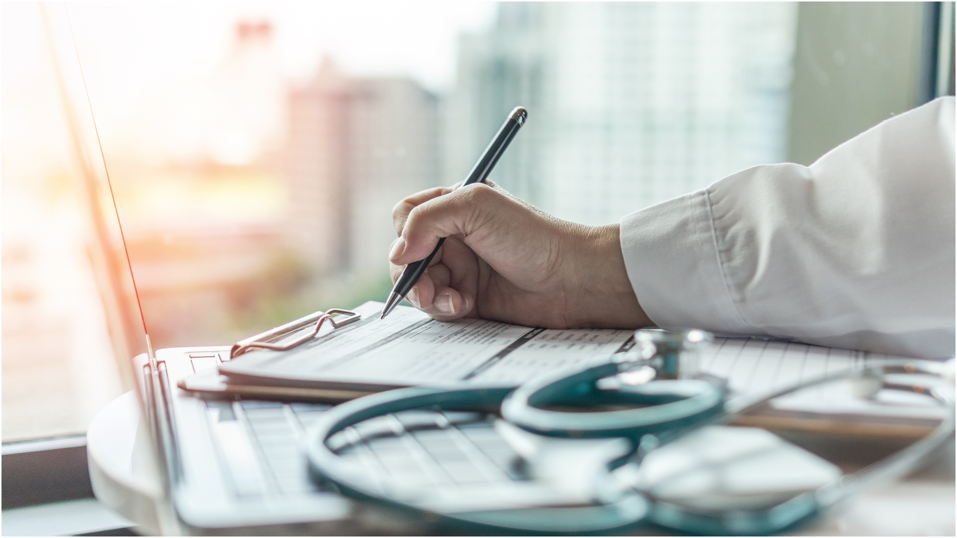 București: Operații la nas, făcute fără specializare ORL. Medicul Marek ...