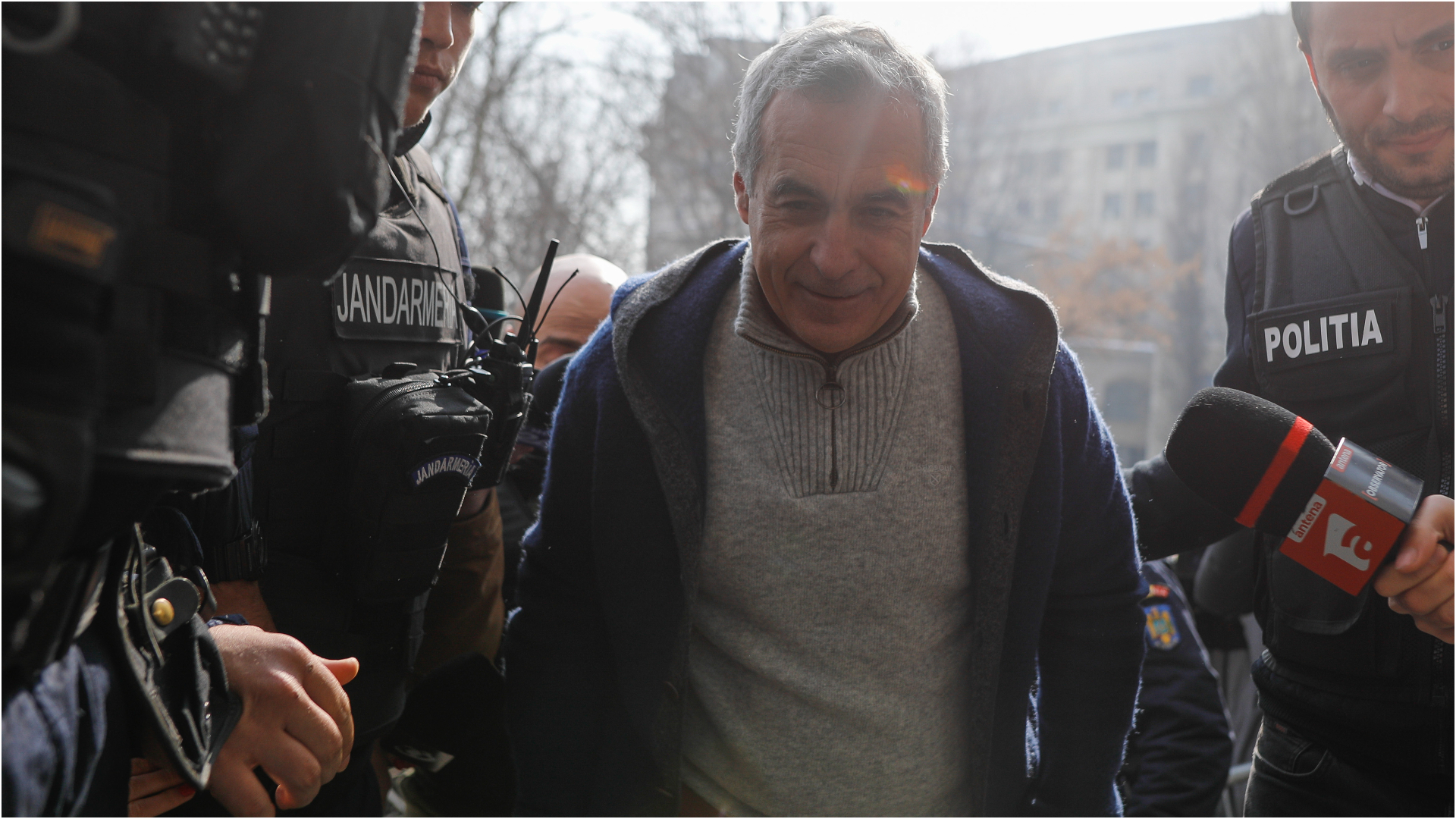 Călin Georgescu, sub control judiciar timp de 2 luni după audieri. Gestul făcut de acesta la ...