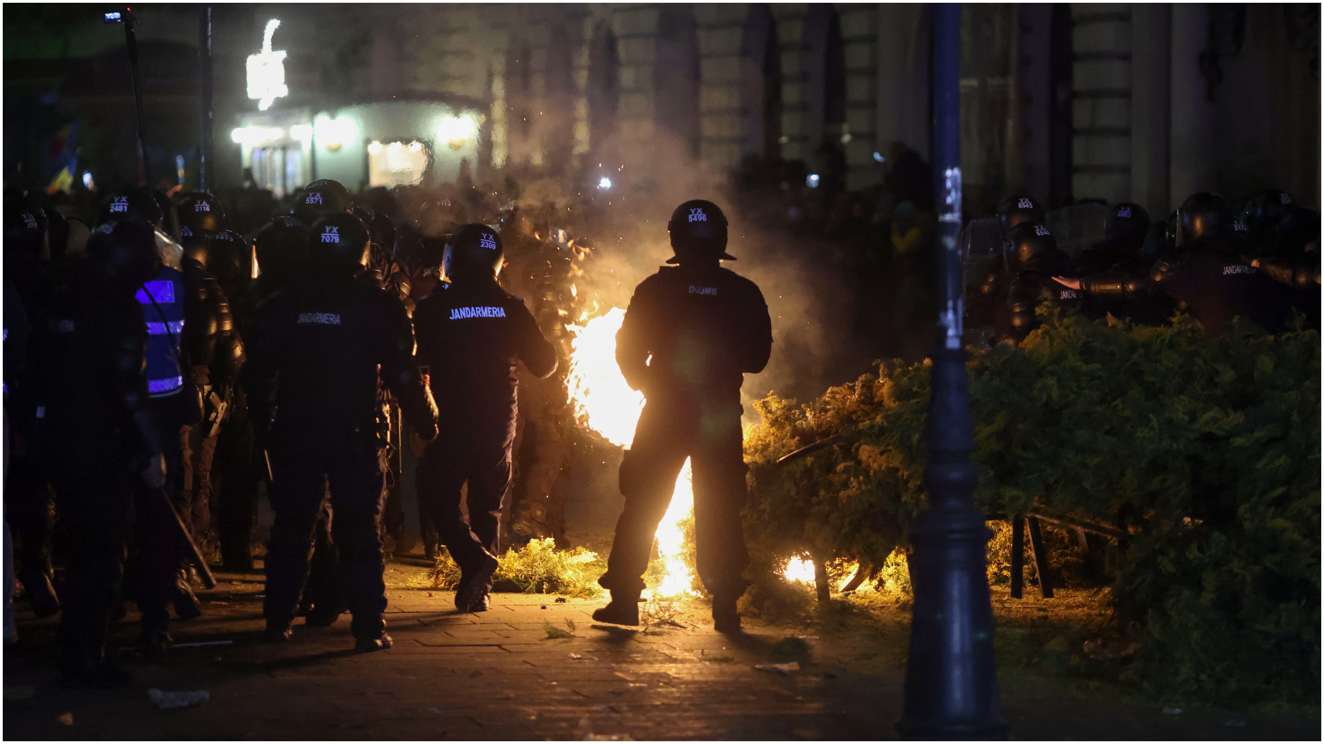 Rețineri în rândul protestatarilor implicați în violențele de la BEC. 3 ...