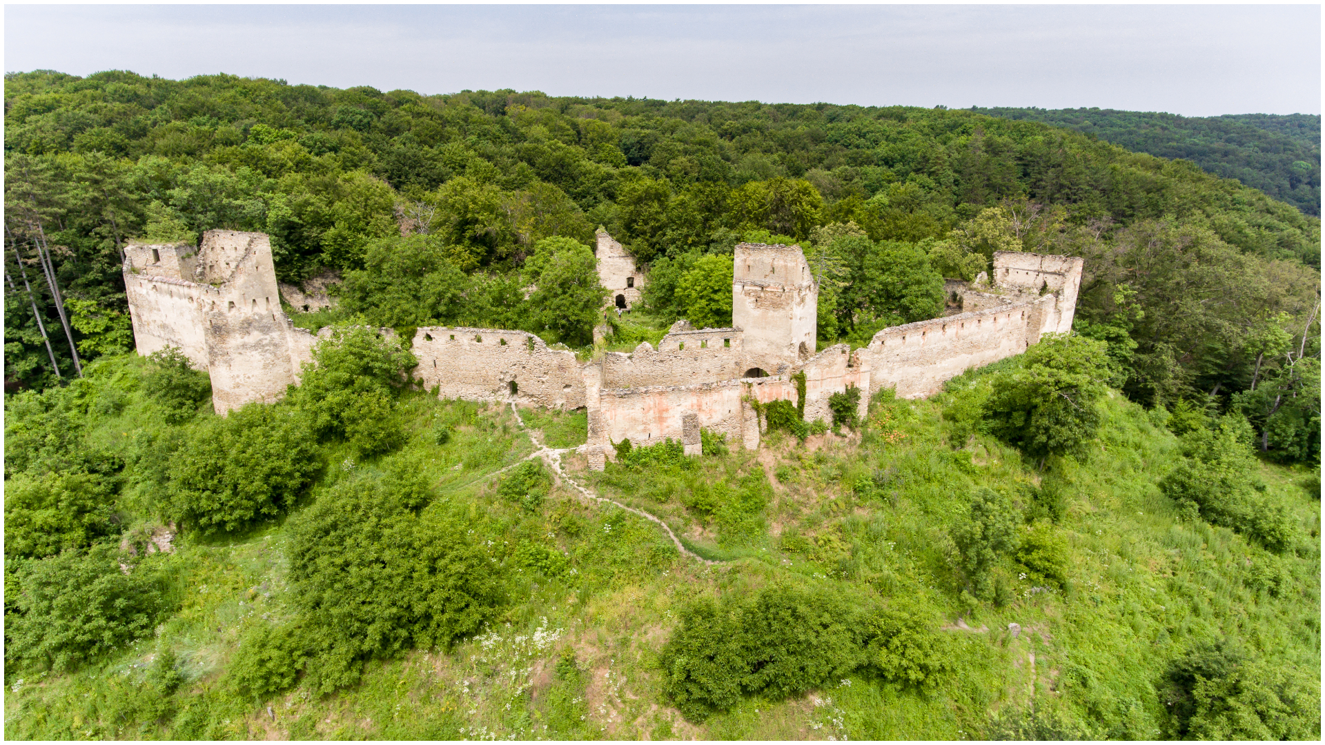 Cetatea Țărănească din Saschiz se redeschide pentru public în primul ...