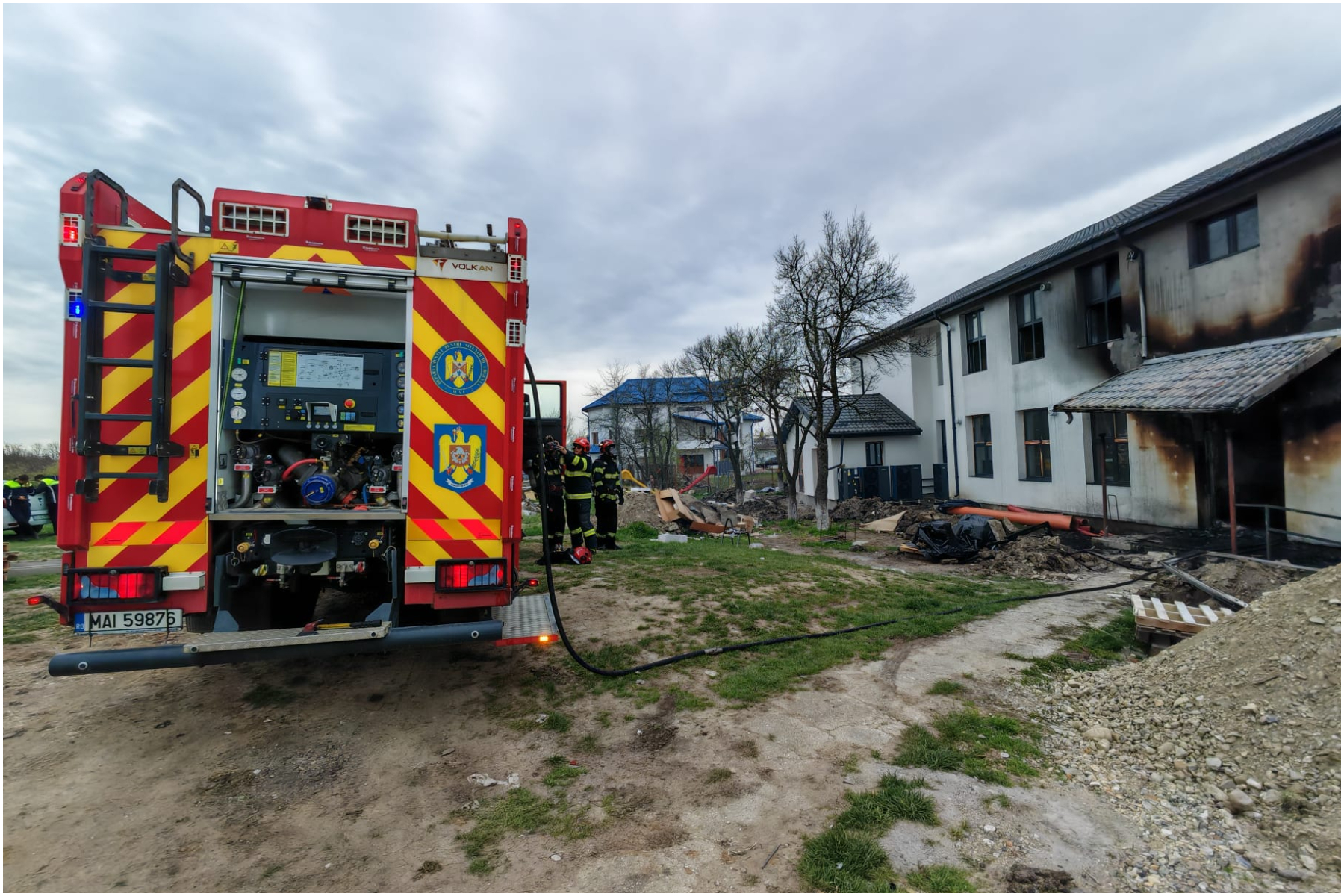 Vâlcea: Incendiu izbucnit la acoperișul unei școli din județ. Un ...