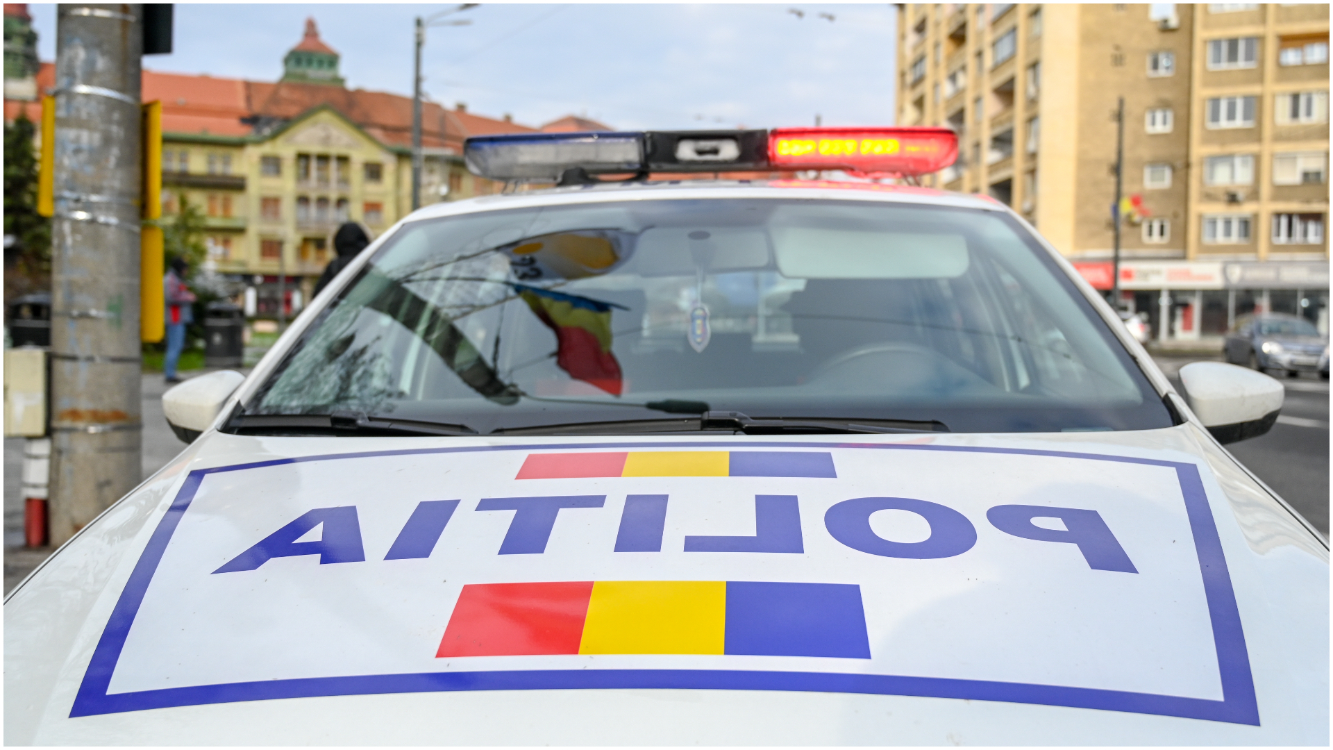 Mai mulți angajați ai unor firme de telefonie mobilă, suspectați că ar ...