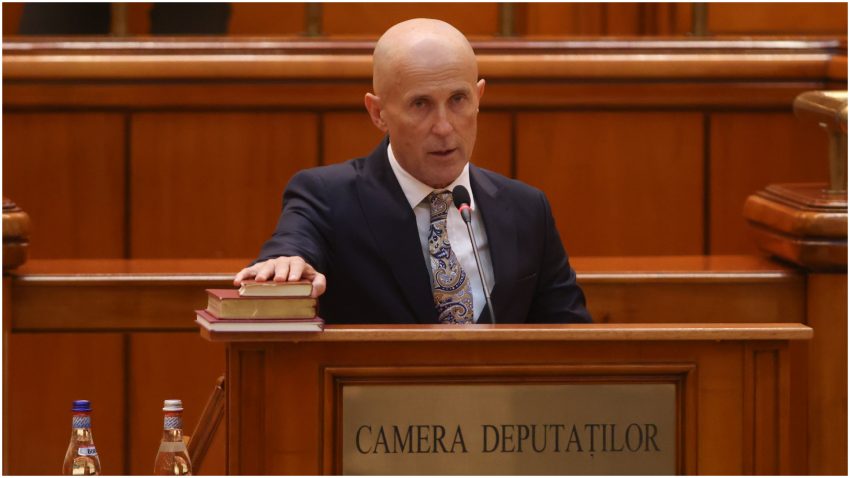 Mugur Mihăescu susține că nu a știut pentru ce sunt banii pe care i-a ...