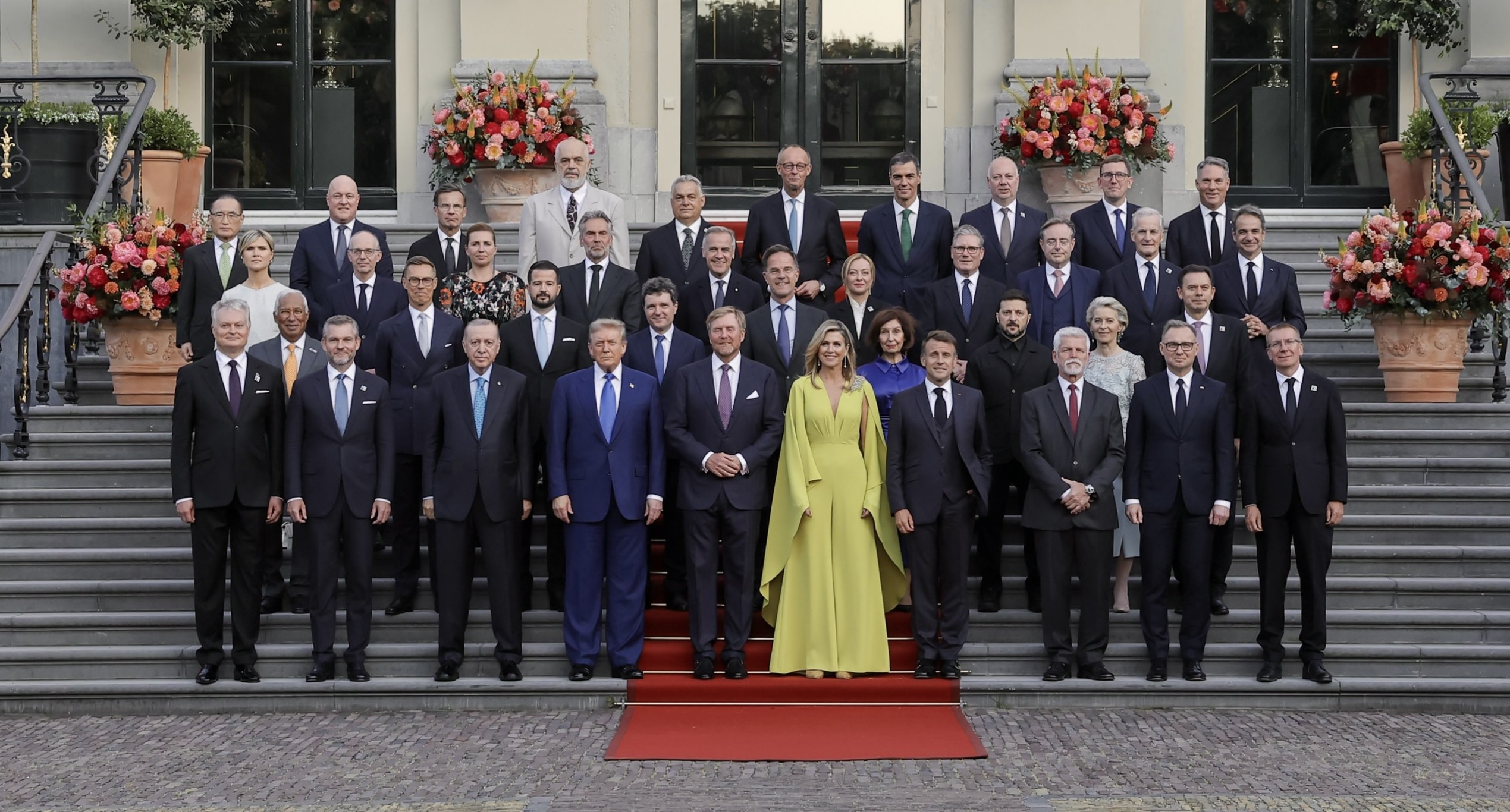 Summit NATO. România transmite că va susține creșterea investițiilor în ...