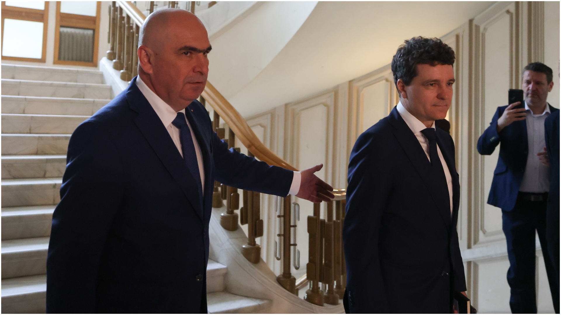 România în Direct. L-a părăsit Nicușor Dan pe Ilie Bolojan? : Europa FM