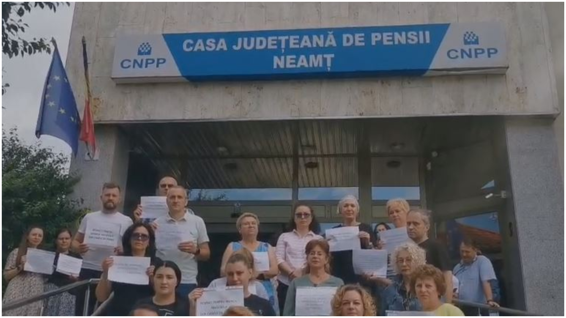 Angajații de la mai multe Case de Pensii din țară protestează din nou ...