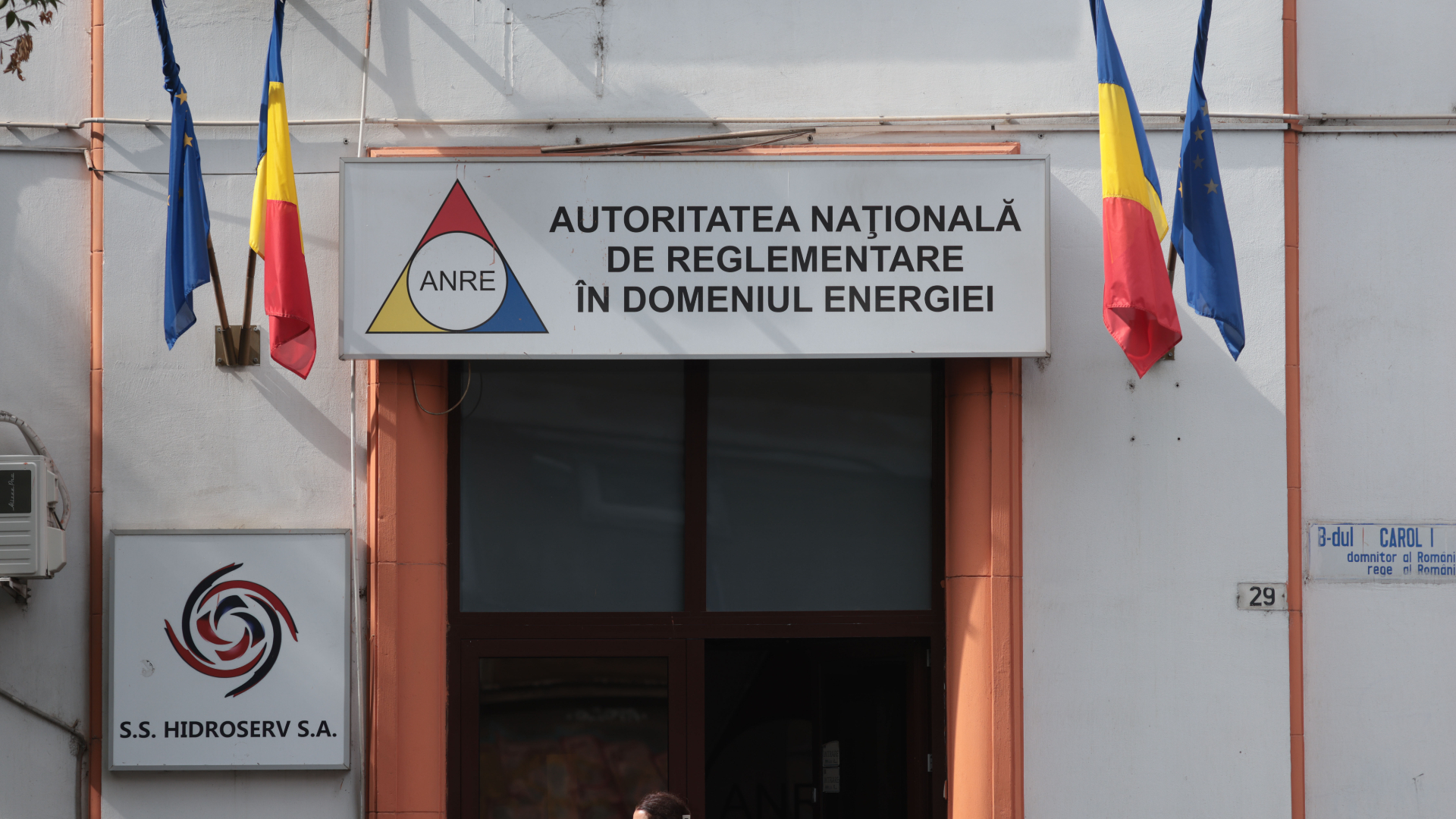 Guvernul propune scăderea cu 30% a salariilor la ASF, ANRE și ANCOM. Noile organigrame cu ...