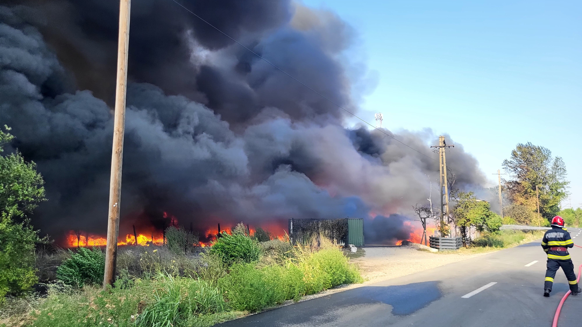 Incendii în județele Giurgiu și Mehedinți: O fabrică este în pericol ...