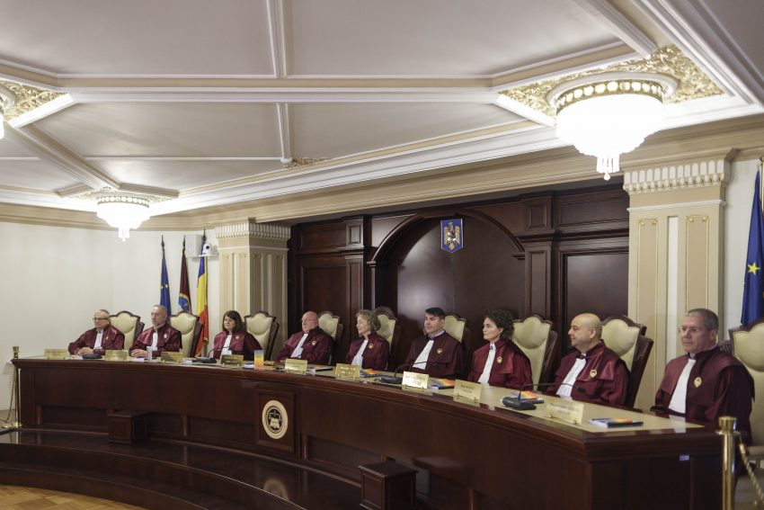 CCR amână pentru 8 octombrie pronunțarea pe patru legi din reformele inițiate de guvernul Ilie ...