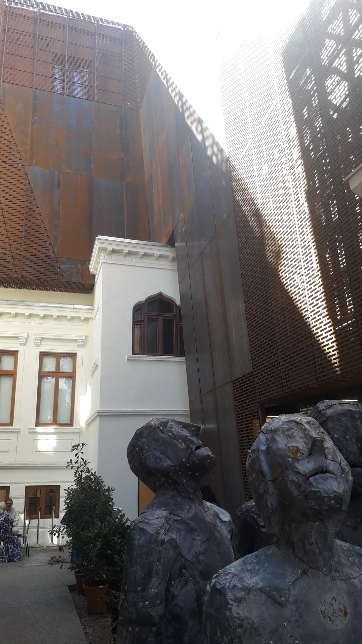 Teatrul Grivița 53 și-a inaugurat clădirea | Chris Simion Mercurian ...