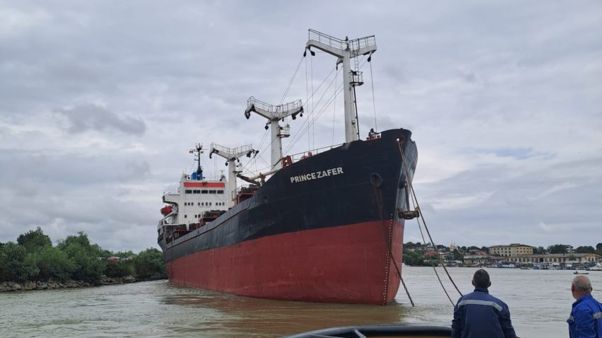 Ponton scufundat la Tulcea după coliziune cu navă pe Dunăre